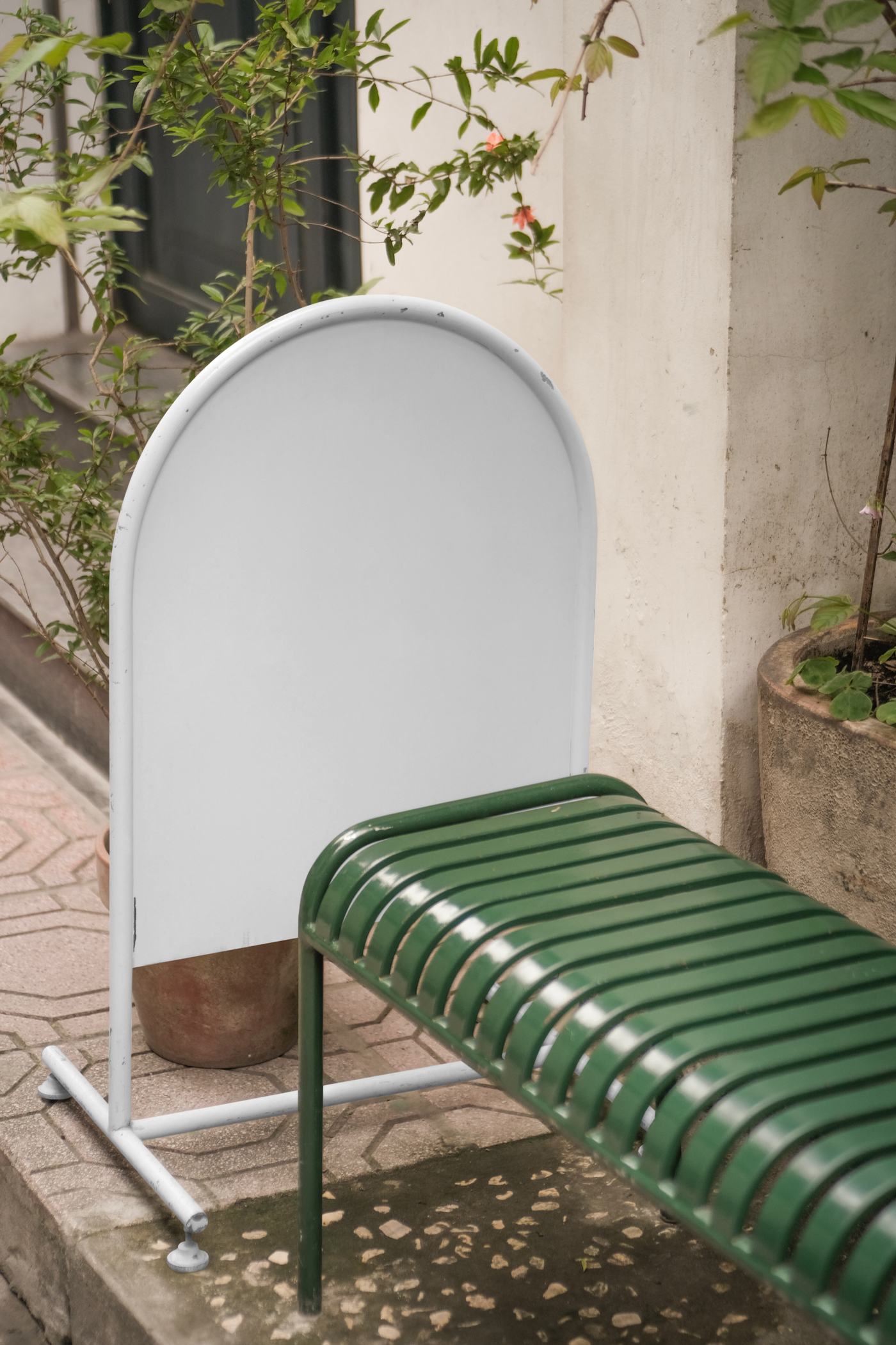 Free Metalic Street Stand Mockup — Mr.Mockup