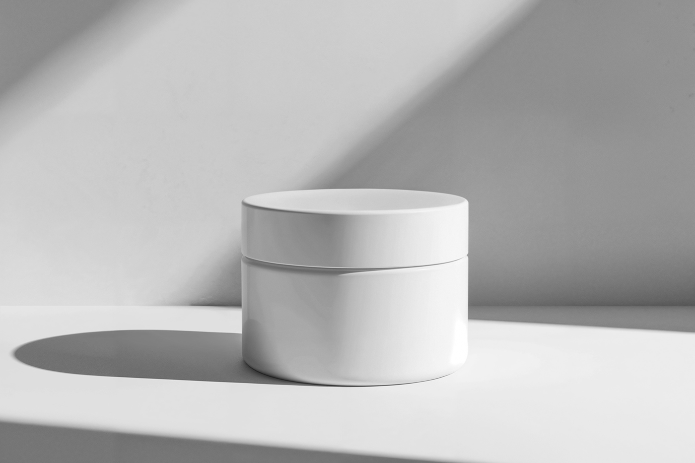 Free Cream Jar Mockup — Mr.Mockup