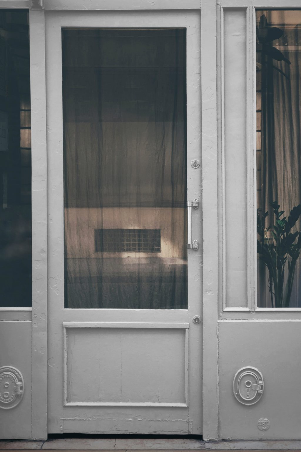 Free Front View Window Mockups — Mr.Mockup